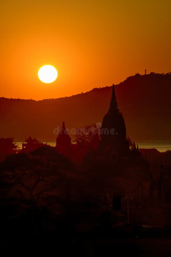 Beautiful Sunset And Landscape View Of Bagan From Shwesandaw Pagoda ...