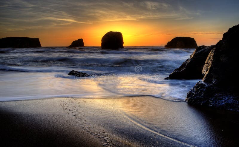 Sunset Bandon Oregon stock photo. Image of water, oregon - 35505838
