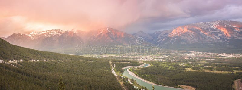 Sunset in Banff National Park Stock Photo - Image of park, river: 141119118