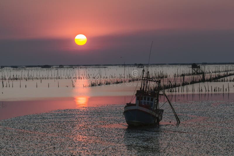 Sunset Beach and Fishing Boat Stock Photo - Image of cloud, sail: 29281814