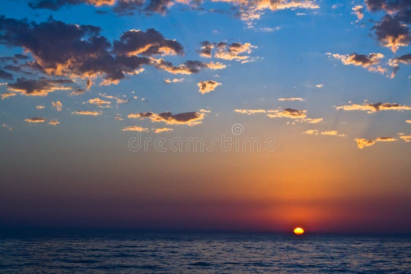 Sun Setting Behind Sea Horizon Stock Photo - Image of water, sets: 7802608