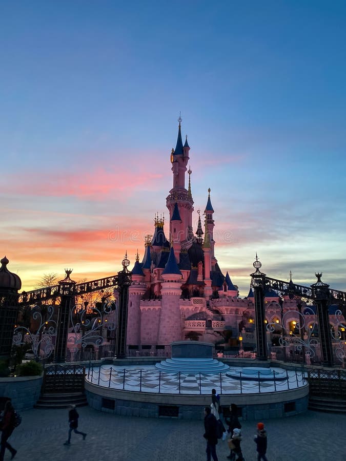 Sunset Behind the Sleeping Beauty Castle Editorial Photo - Image of ...
