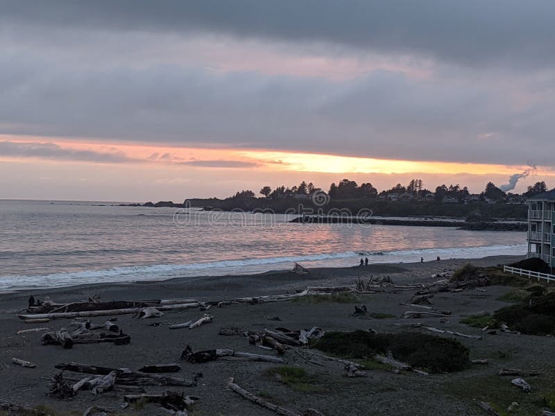 Sunset in Brookings, Oregon Stock Image - Image of beach, oregon: 246594761