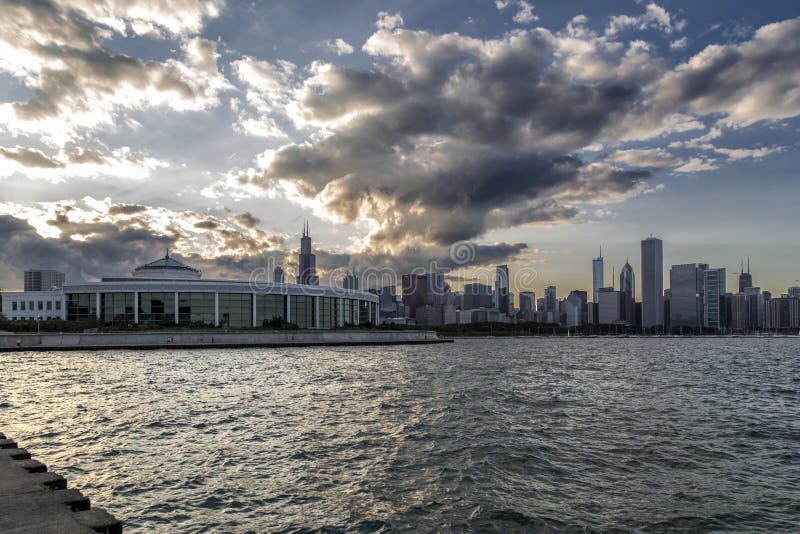 Sunset on Chicago Skyline editorial photography. Image of lake - 109167137