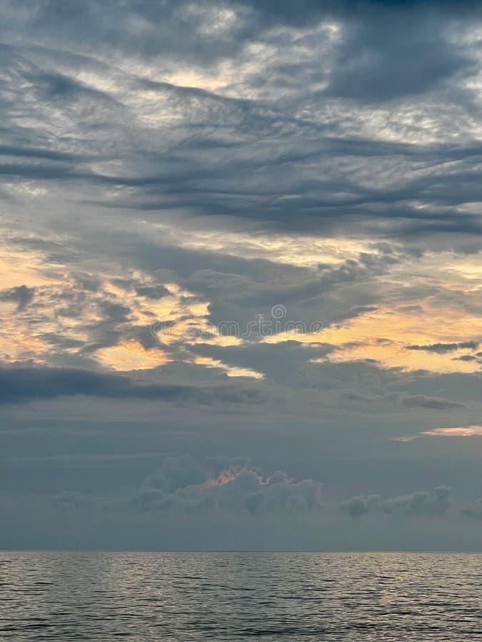 Sunset in the Cloudy Sky Over the Sea Stock Image - Image of cielo ...
