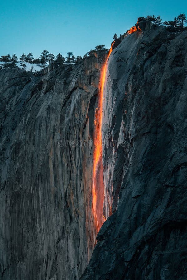 Creating Firefall at Yosemite Horsetail Fall, Illuminating the Darkness ...
