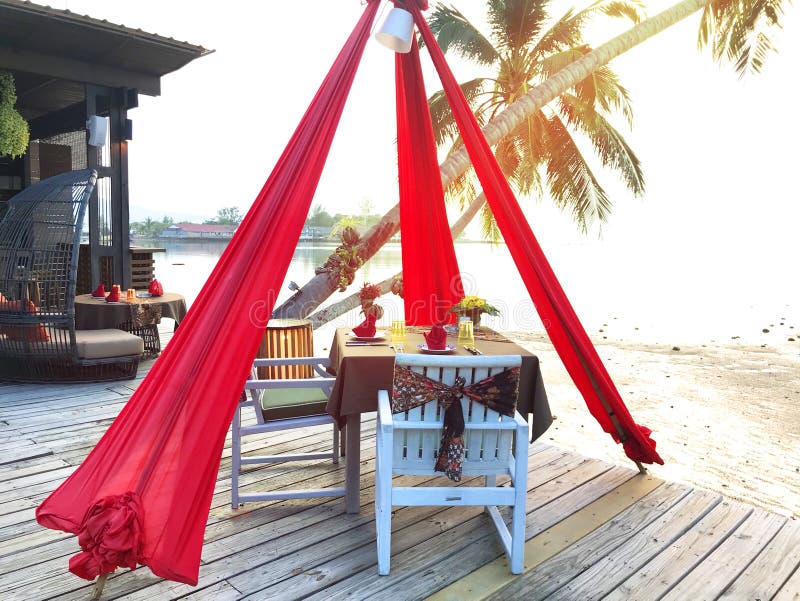 Sunset Dinner with Sea View and Well Decoration Table for Couple Stock ...