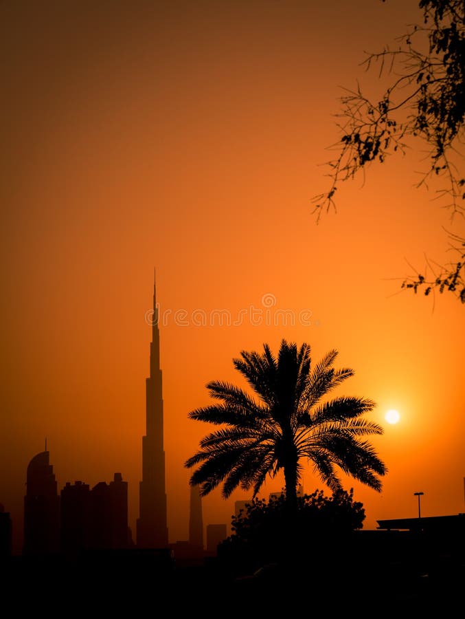 Sunset in Dubai editorial stock photo. Image of horizon - 40867388