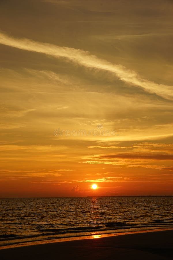 Sunset Florida Sea Beach Life Beautiful Red Cloud Stock Image - Image ...