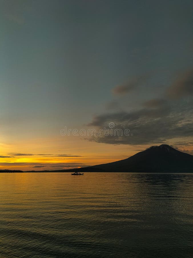 Sunset in Lembata island editorial stock image. Image of island - 268473679