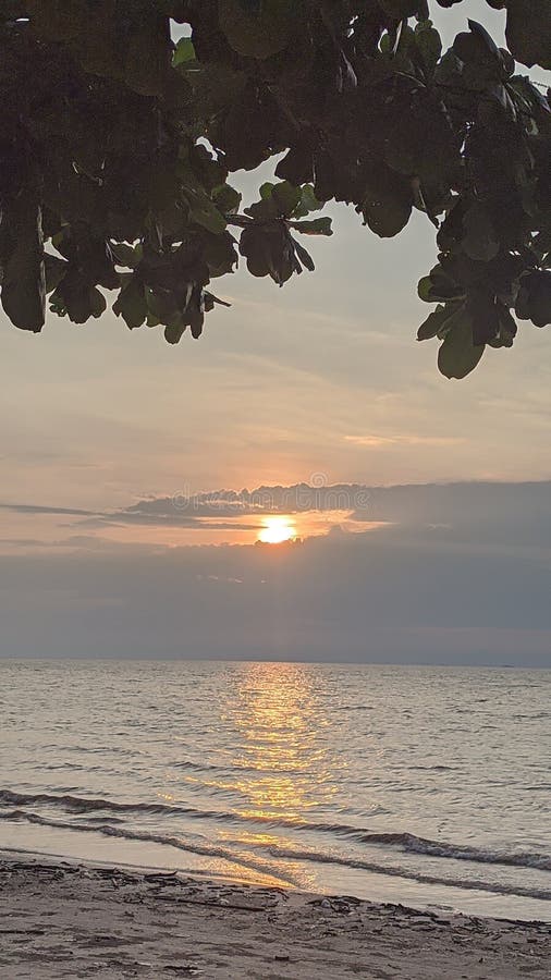 Sunset Light of the Ocean View in the Beach Stock Image - Image of ...