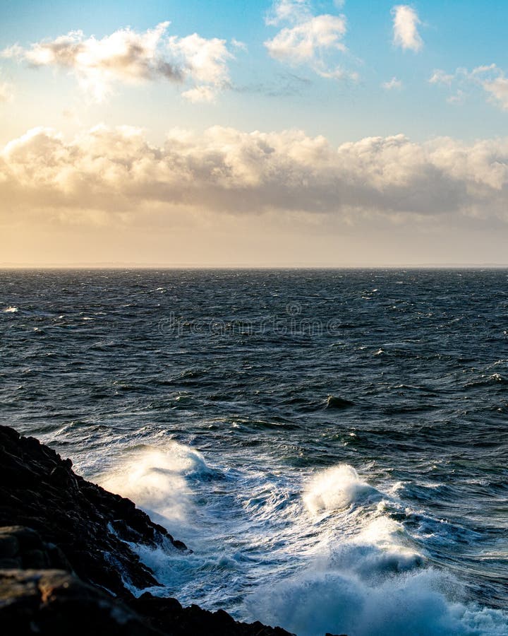 Sunset Light Over the Ocean Stock Image - Image of sunset, horizon ...
