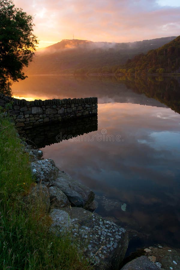 Sunset at Llanberis lake stock image. Image of background - 26204595