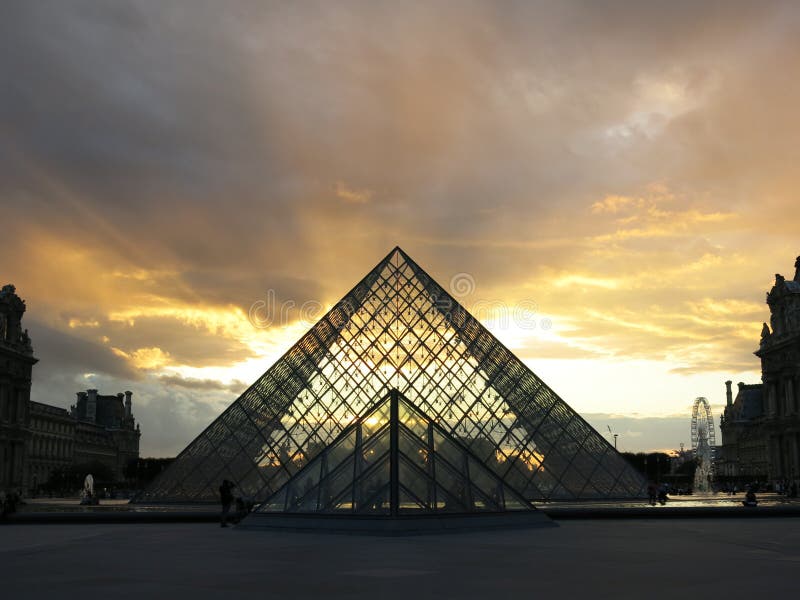 The Sunset of the Louvre Museum Editorial Stock Image - Image of ...
