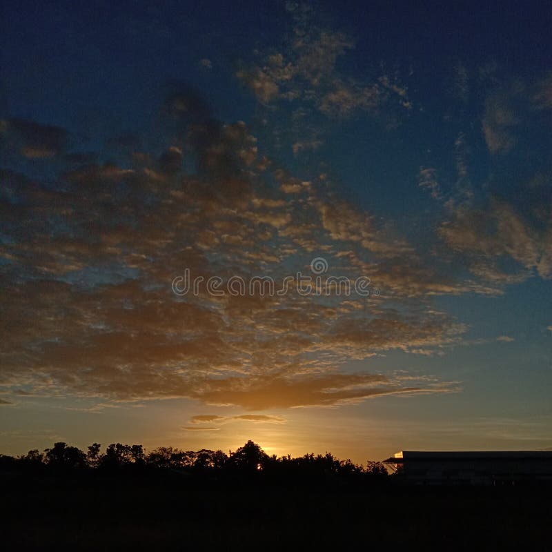 Sunset in Low Brightness Photo Stock Image - Image of horizon, night ...
