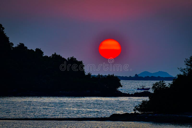 Sunset the Magic Hours Golden Minutes Stock Image - Image of minutes ...