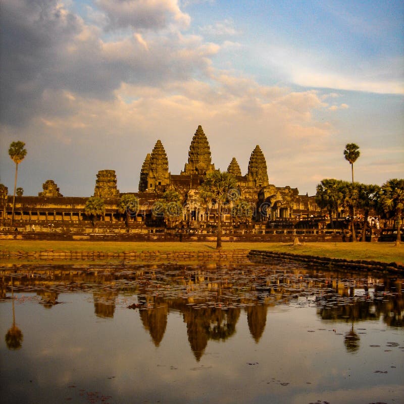 Sunset at the Main Temple Complex at Angkor Wat, Siem Reap, Cambodia ...