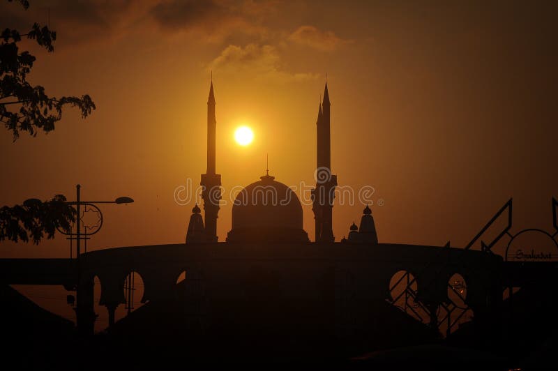 Sunset on MAJT stock image. Image of intensif, operasi - 55988847