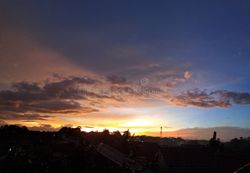 The Sunset Makes the Heart Feel Calm and Beautiful Stock Photo - Image ...