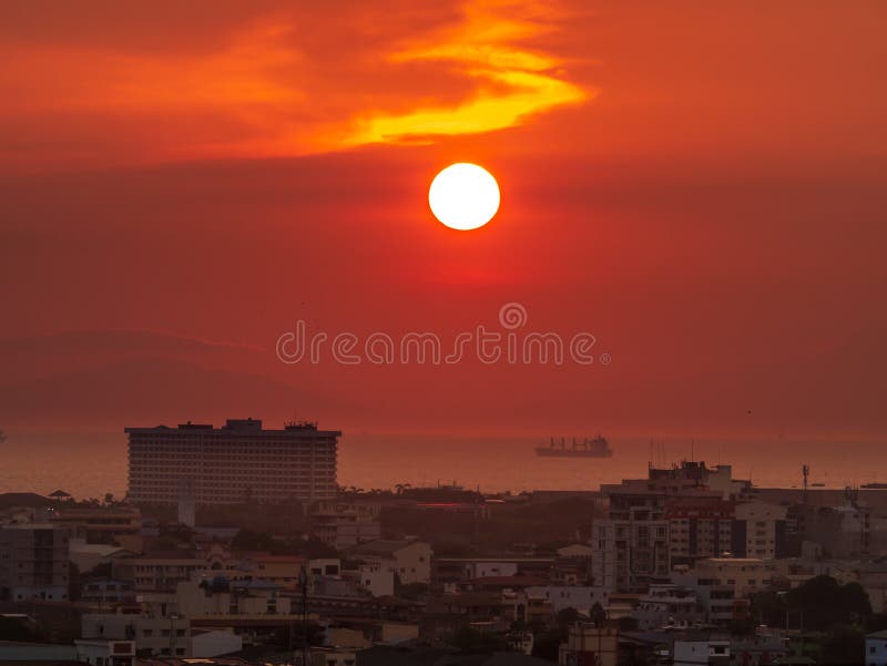 Sunset at the Manila Bay stock photo. Image of beautiful - 184288600