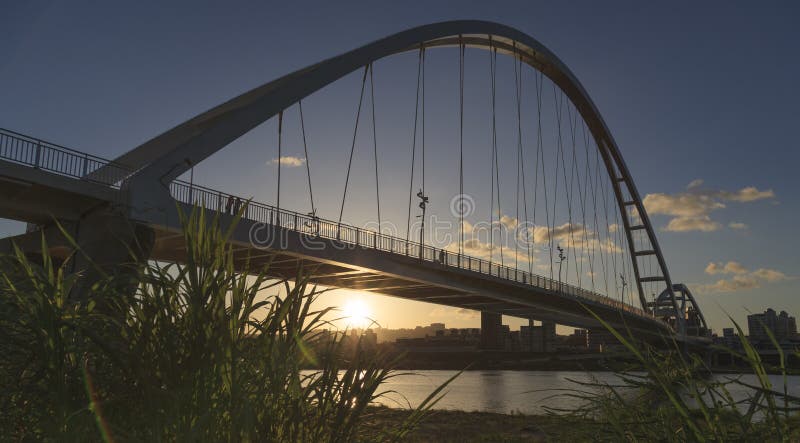 Moon Bridge in Portland Japanese Garden One Colorful Foggy Autumn ...