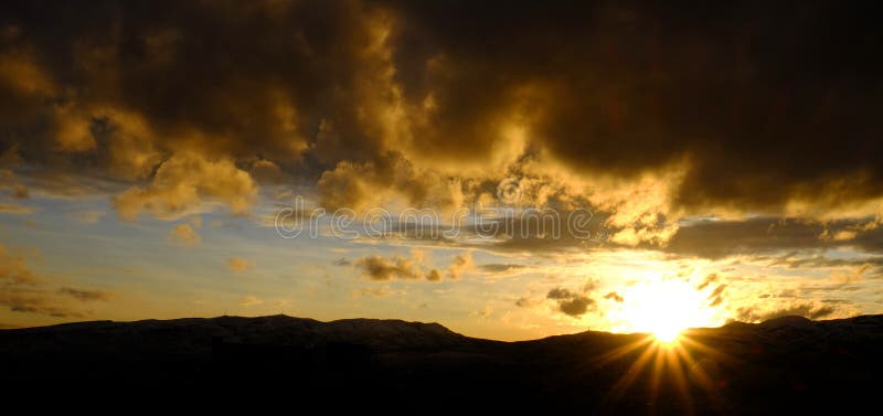 Sunset on Mountains Horizon Clouds Sunstar Sun Star Glowing in Sky ...