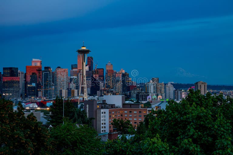 Sunset Needle Tower Seattle Editorial Photography - Image of urban ...