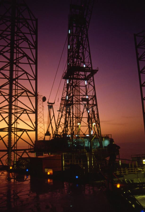 Sunset on Offshore Drilling Rig Stock Photo - Image of drilling, gulf ...