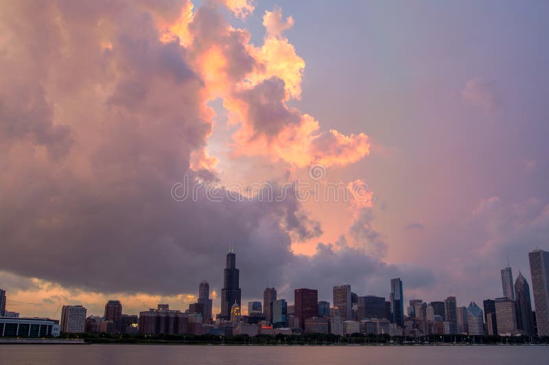 Sunset Over Chicago Skyline Editorial Stock Image - Image of chicago ...