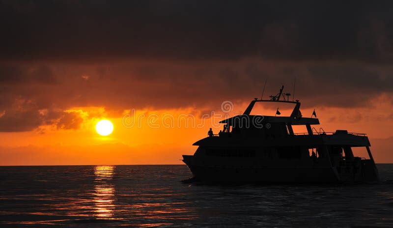 Sunset over dive boat stock photo. Image of profile, boat - 23082006