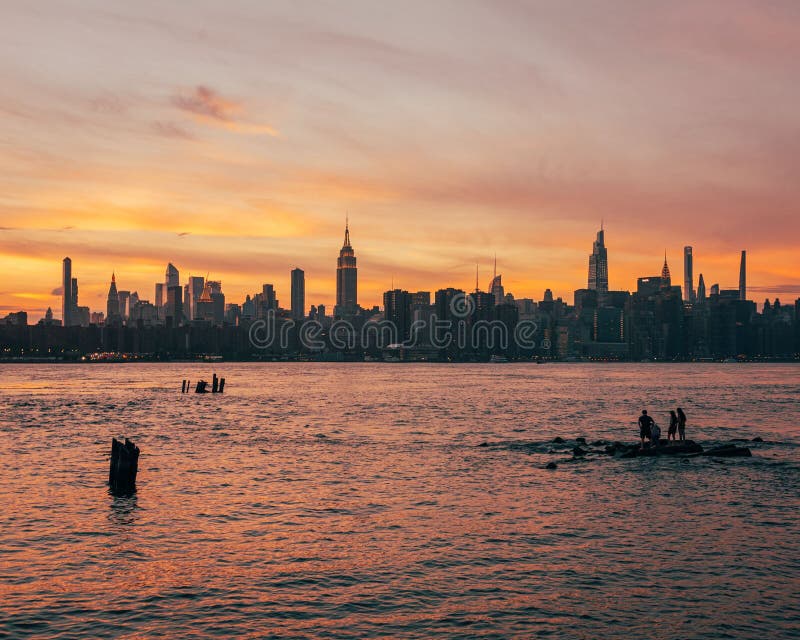 Sunset Over the Manhattan Skyline from Williamsburg, Brooklyn, New York ...