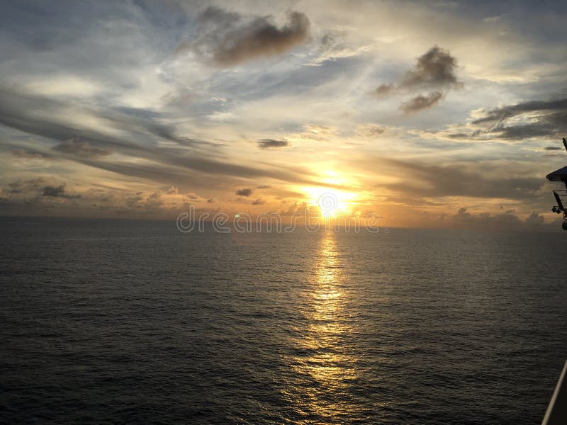 The Sunset Over the Open Ocean Stock Photo - Image of scenery, pacific ...