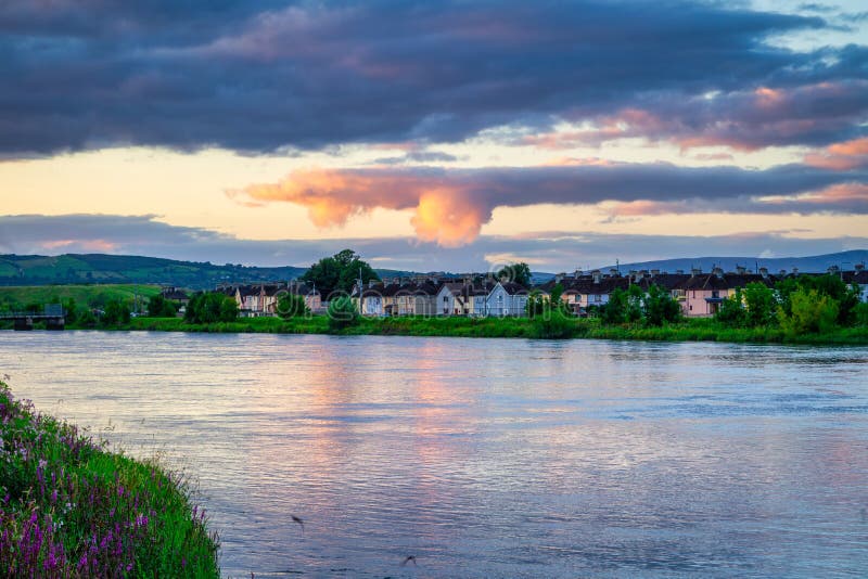 Sunset on the Shannon stock image. Image of rocks, tide - 5774983