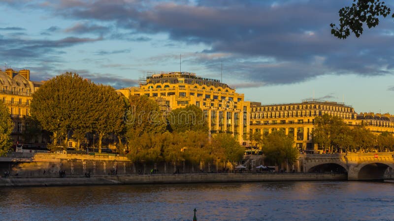 Sunset in paris editorial image. Image of paris, seina - 162986655