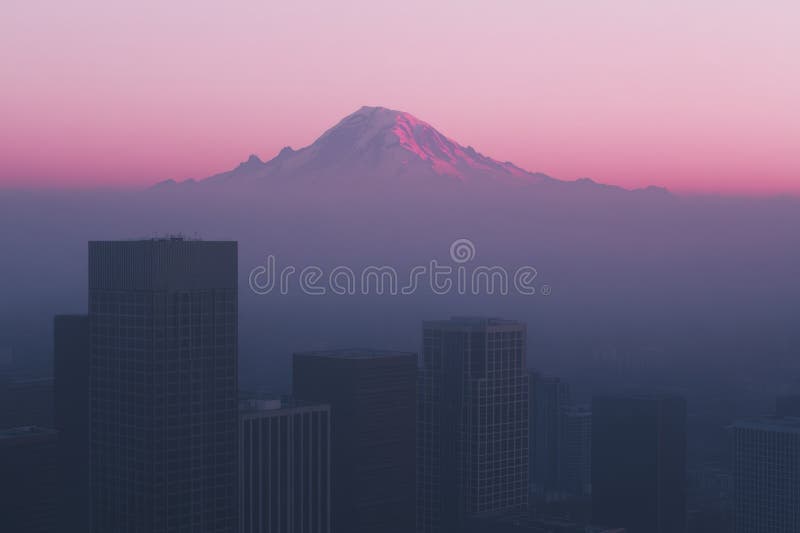A Sunset Picture of Seattle with Mount Rainier in the Background. Stock ...