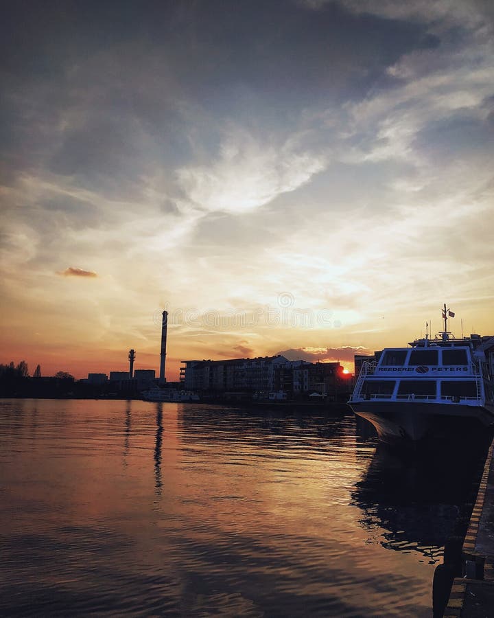 Sunset at the port editorial stock photo. Image of sundown - 143732673