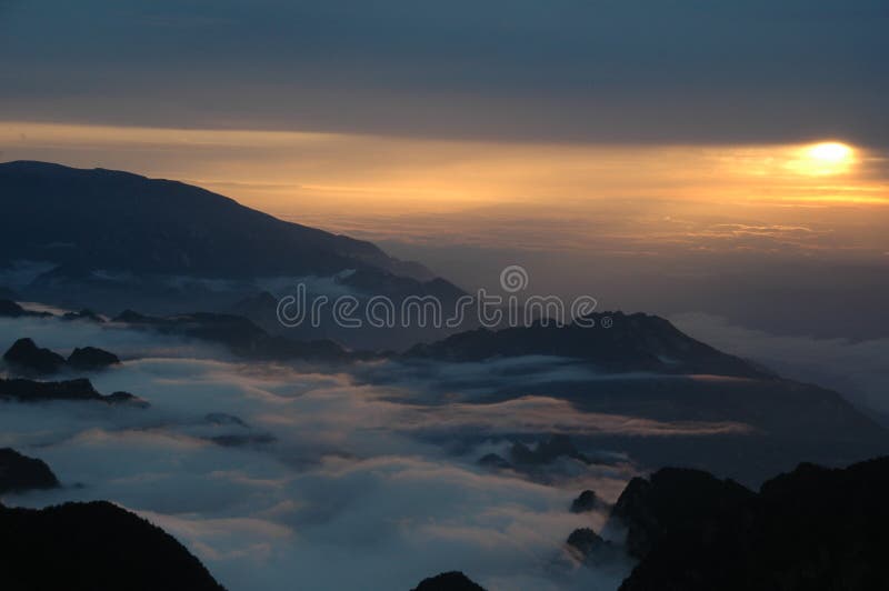 Sunset in Qin Mountains( Qin Lin) China Stock Photo - Image of cloud ...