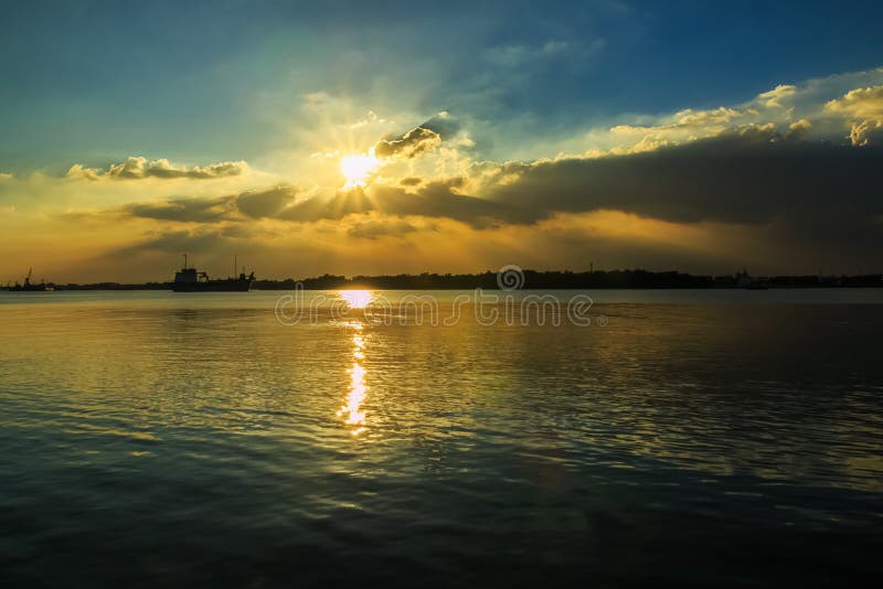 Sunset Radiate Above the Clouds Stock Image - Image of clear, radiate ...