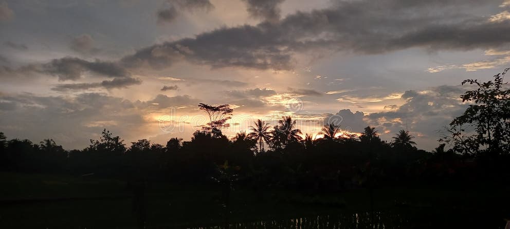 The Sunset after the Rain Fell Was Cool Stock Image - Image of rain, sunset: 275075969