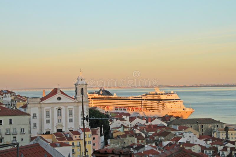 Sunset on River Tejo (Lisbon) Editorial Stock Image - Image of tagus ...