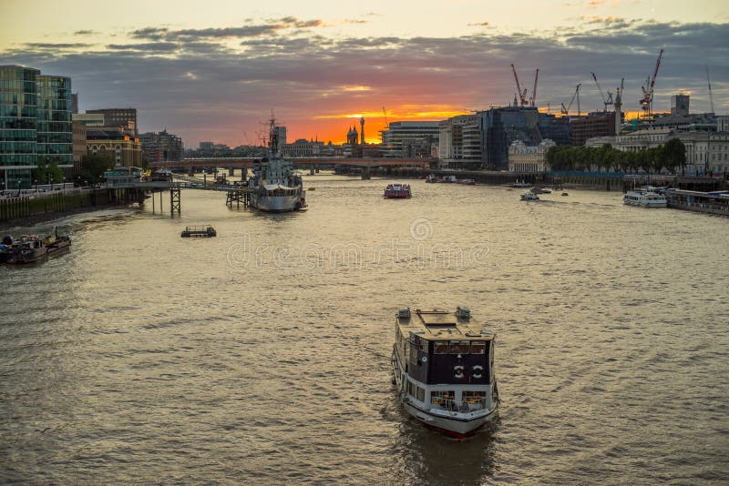 Sunset on river Thames stock image. Image of thames, river - 88759055