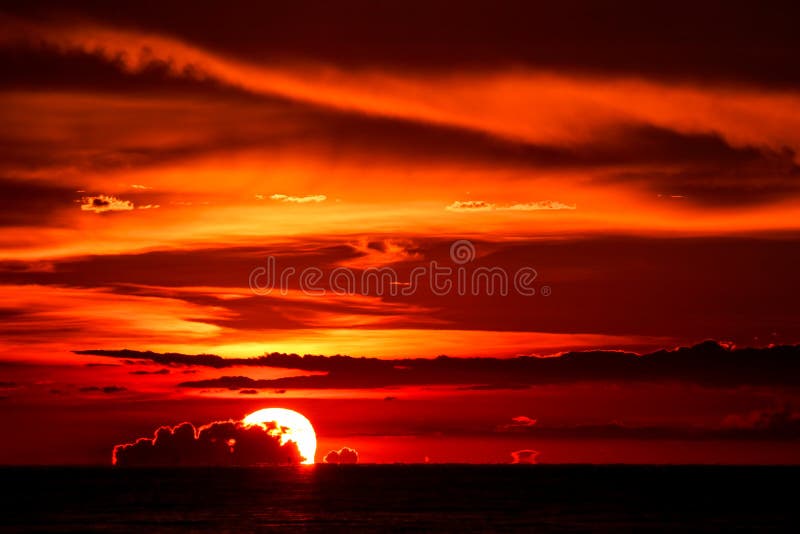 Last Light of Sunset Red Cloud on Dark Sky Over the Sea Stock Photo ...