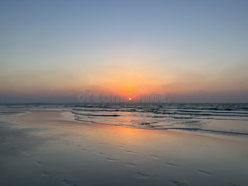 Sunset at Sharjah Beach in UAE Stock Image - Image of sunlight, sharjah ...