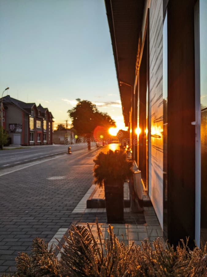 Sunset in the Sity.Empty Floor and Modern Building with Sunbeam Stock ...