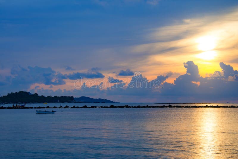 Sunset Sky Reflect on the Sea, Light and Cloud of the Sunset is ...