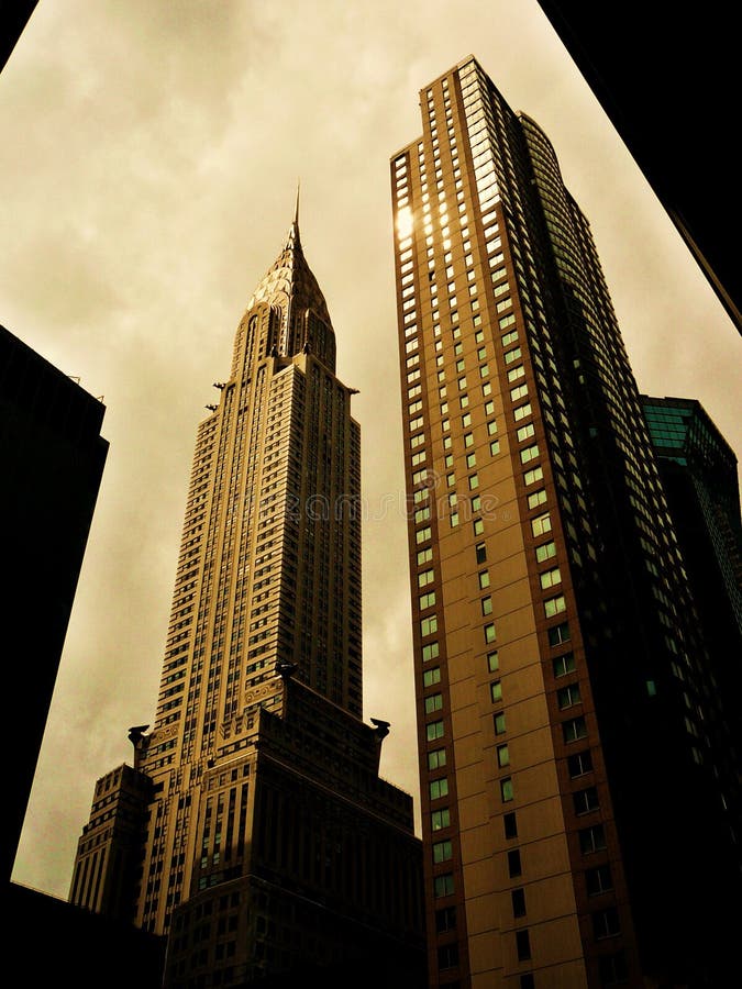 Sunset between skyscrapers editorial photo. Image of cityscape - 130926521
