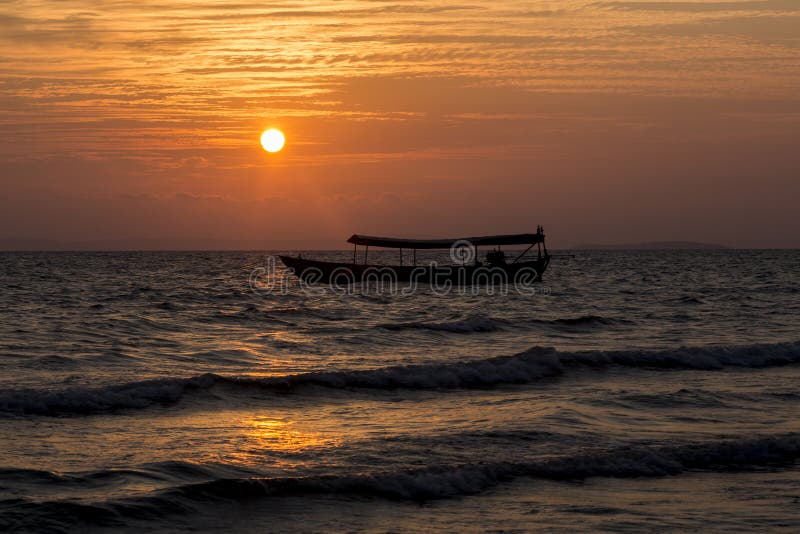 Sunset at the sea editorial stock image. Image of evening - 101381239