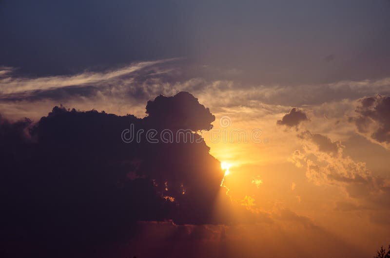 Sunset / Sunrise with Clouds, Light Rays and Other Atmospheric Effect ...