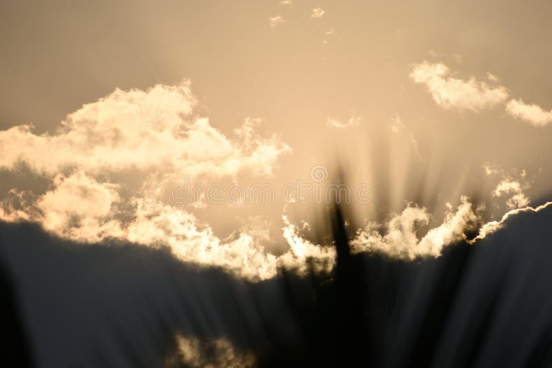 Sunset, Sunrise with Clouds, Light Rays and Other Dramatic Effect ...