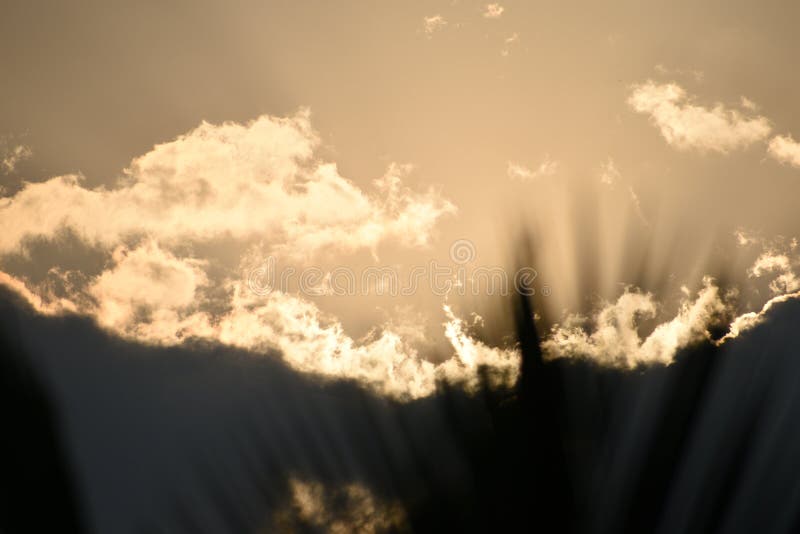 Sunset, Sunrise with Clouds, Light Rays and Other Dramatic Effect ...